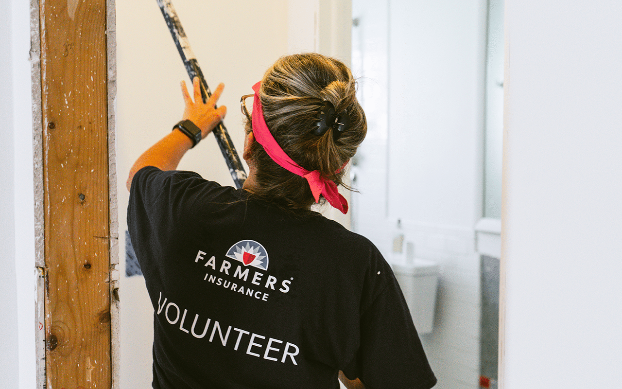 Hands-On Hope: Farmers Insurance Volunteers Help Rebuild Homes with SBP ...